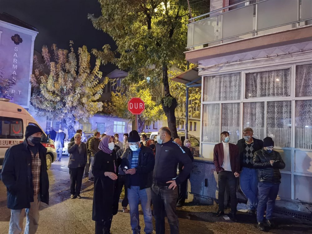 Yanan evini endişe içinde izleyen kişiye maske ihlali cezası uygulandı